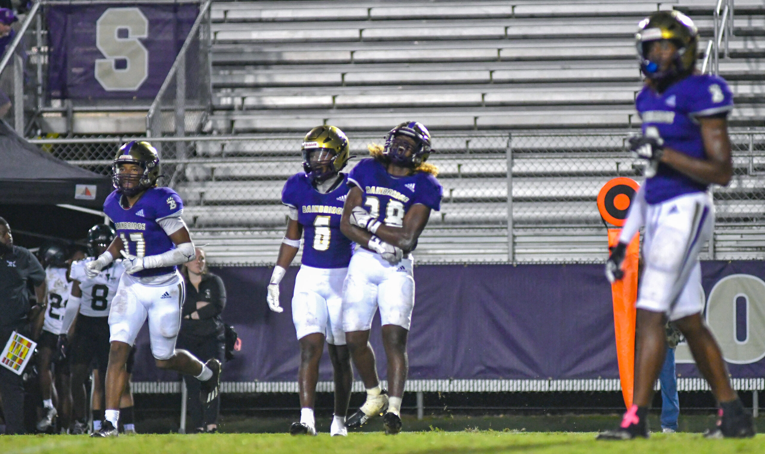 19 Bearcats earn Region 1-4A football 1st team, honorable mention bids ...