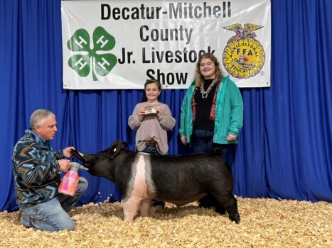 Students compete in the Decatur / Mitchell County Market Hog Show - The ...